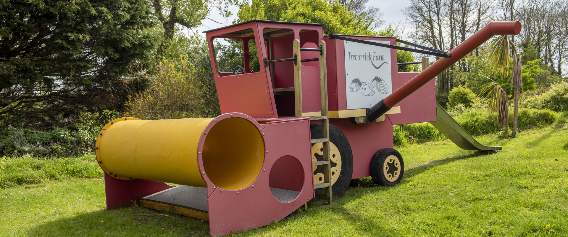 Outside play areas - Farm Holiday Cottages Padstow, Cornwall